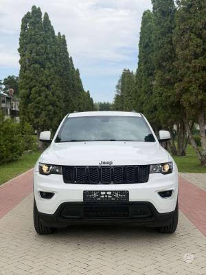 White Jeep Grand Cherokee 2018 in Kazlu Ruda, with an engine capacity of 3.60 L and mileage of 182 thousand km for 14200 €, photo 3 on AUTOMOTO.COM.LV