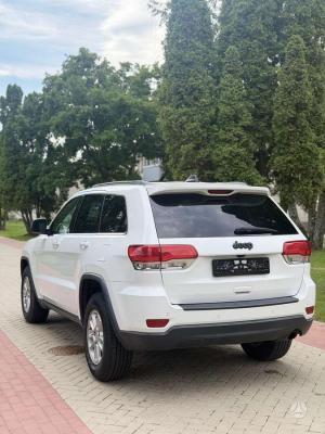 White Jeep Grand Cherokee 2018 in Kazlu Ruda, with an engine capacity of 3.60 L and mileage of 182 thousand km for 14200 €, photo 5 on AUTOMOTO.COM.LV