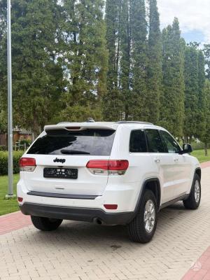 White Jeep Grand Cherokee 2018 in Kazlu Ruda, with an engine capacity of 3.60 L and mileage of 182 thousand km for 14200 €, photo 6 on AUTOMOTO.COM.LV