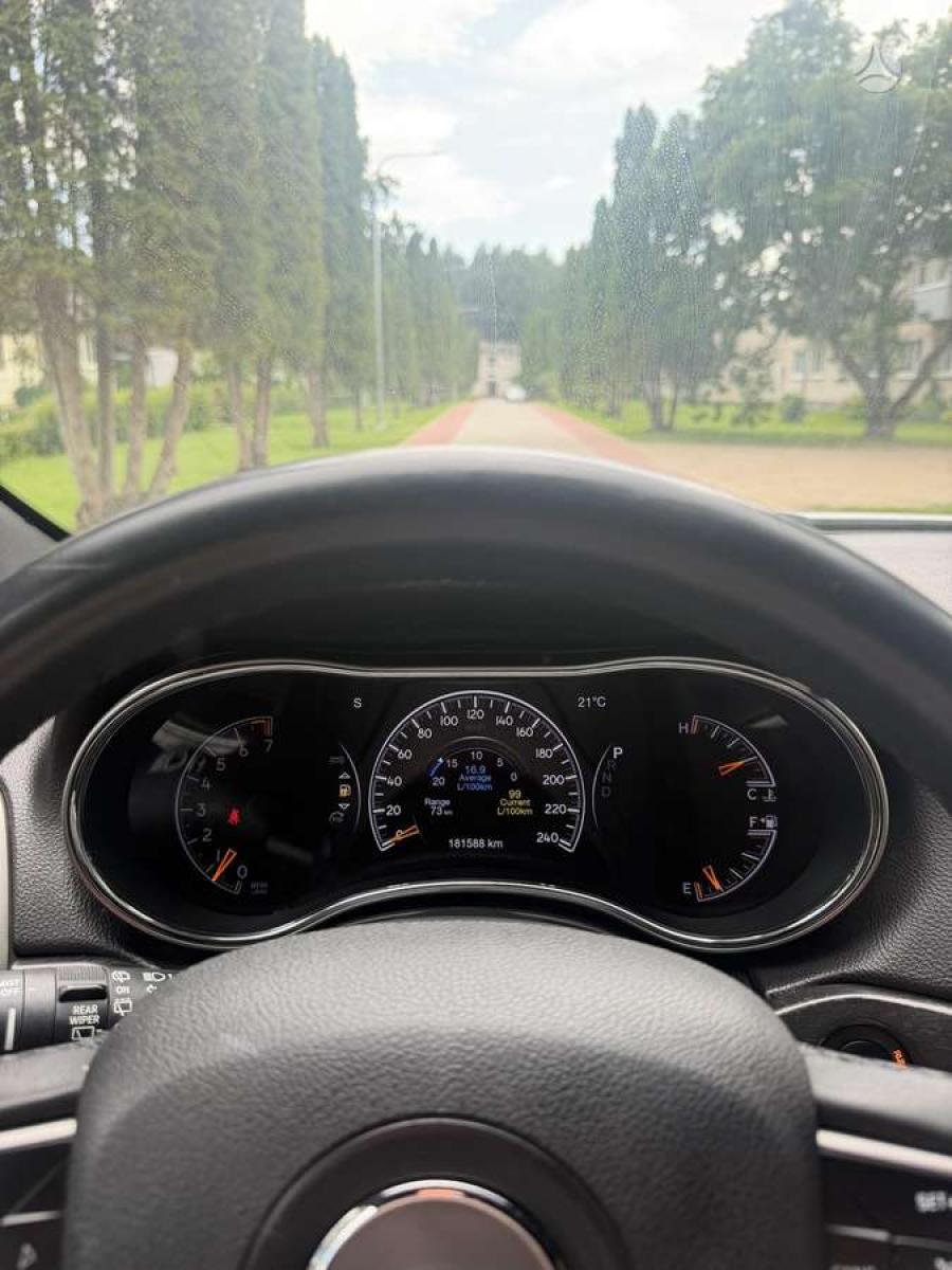 White Jeep Grand Cherokee 2018 in Kazlu Ruda, with an engine capacity of 3.60 L and mileage of 182 thousand km for 14200 €, photo 7 on AUTOMOTO.COM.LV