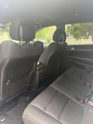 White Jeep Grand Cherokee 2018 in Kazlu Ruda, with an engine capacity of 3.60 L and mileage of 182 thousand km for 14200 €, photo 11 on AUTOMOTO.COM.LV