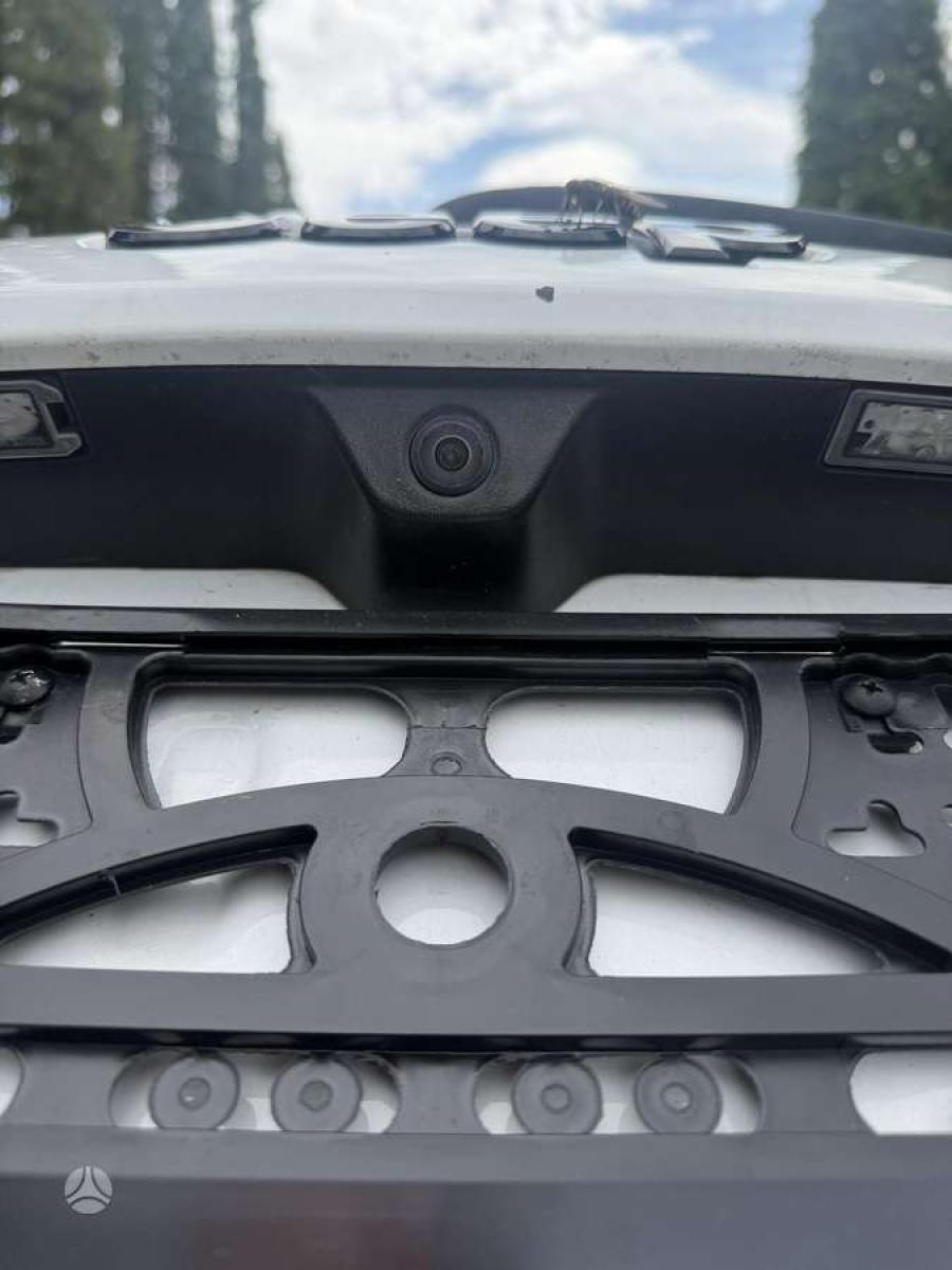 White Jeep Grand Cherokee 2018 in Kazlu Ruda, with an engine capacity of 3.60 L and mileage of 182 thousand km for 14200 €, photo 12 on AUTOMOTO.COM.LV