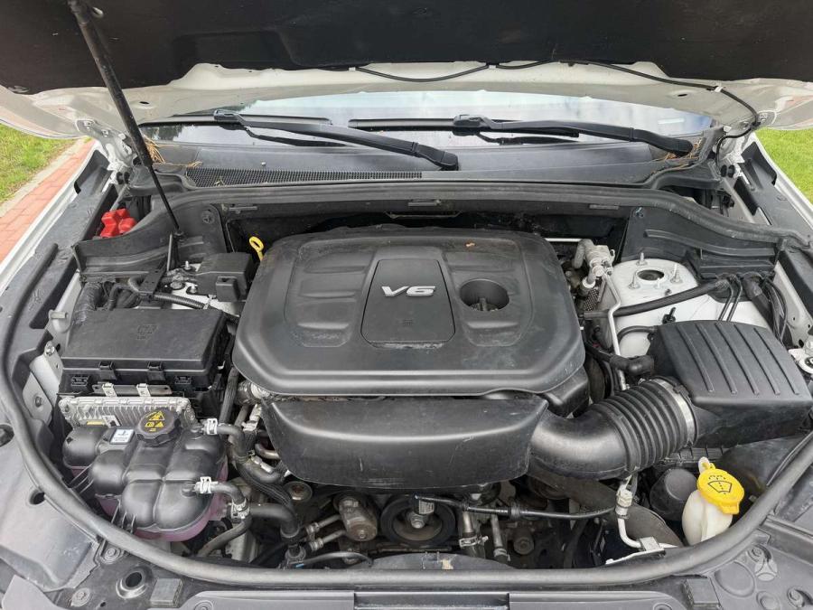 White Jeep Grand Cherokee 2018 in Kazlu Ruda, with an engine capacity of 3.60 L and mileage of 182 thousand km for 14200 €, photo 13 on AUTOMOTO.COM.LV
