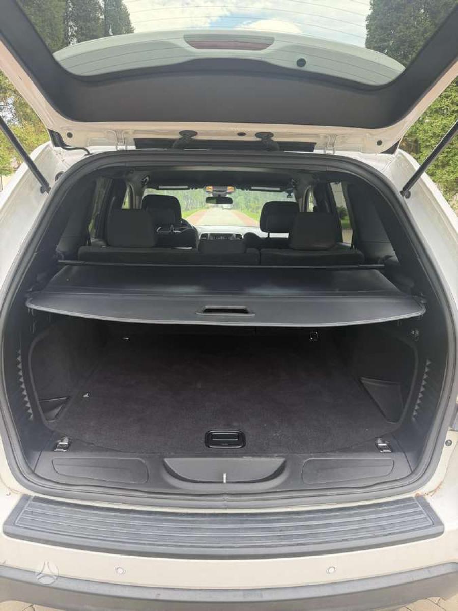 White Jeep Grand Cherokee 2018 in Kazlu Ruda, with an engine capacity of 3.60 L and mileage of 182 thousand km for 14200 €, photo 14 on AUTOMOTO.COM.LV