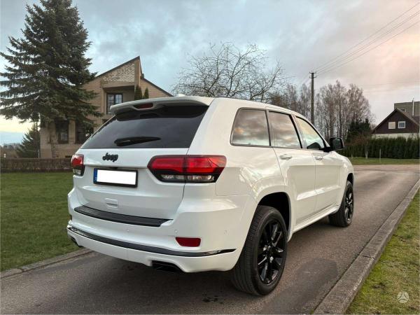 Джип Гранд Чероки 2018 в Клайпеда на AUTOMOTO.COM.LV Белый Джип Гранд Чероки 2018 в Клайпеда, объемом двигателя 5.65 л и пробегом 109 тыс. км за 26990 €, фото 6 на AUTOMOTO.COM.LV