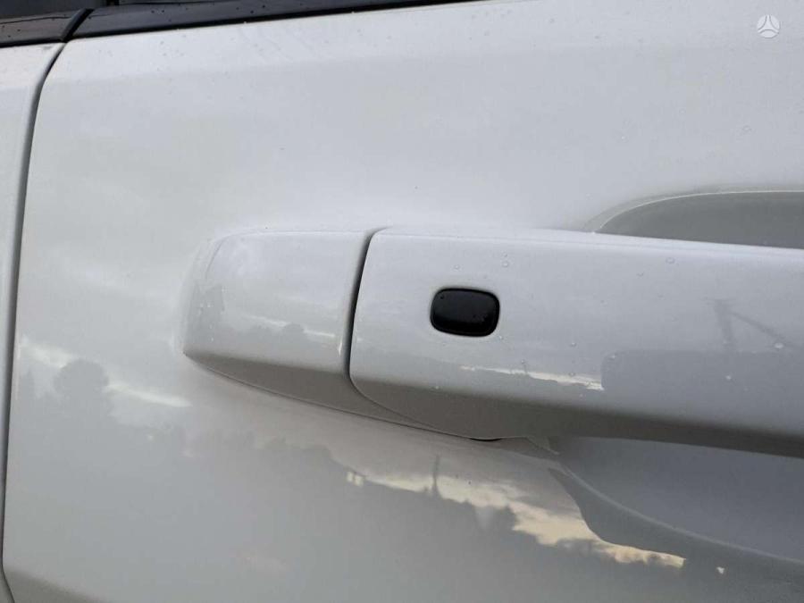 White Jeep Grand Cherokee 2018 in Klaipeda, with an engine capacity of 5.65 L and mileage of 109 thousand km for 26990 €, photo 12 on AUTOMOTO.COM.LV