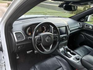 White Jeep Grand Cherokee 2018 in Klaipeda, with an engine capacity of 5.65 L and mileage of 109 thousand km for 26990 €, photo 15 on AUTOMOTO.COM.LV