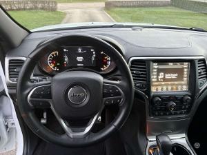 White Jeep Grand Cherokee 2018 in Klaipeda, with an engine capacity of 5.65 L and mileage of 109 thousand km for 26990 €, photo 17 on AUTOMOTO.COM.LV