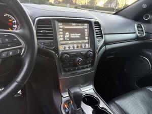 White Jeep Grand Cherokee 2018 in Klaipeda, with an engine capacity of 5.65 L and mileage of 109 thousand km for 26990 €, photo 18 on AUTOMOTO.COM.LV