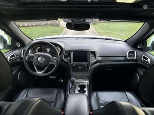 White Jeep Grand Cherokee 2018 in Klaipeda, with an engine capacity of 5.65 L and mileage of 109 thousand km for 26990 €, photo 24 on AUTOMOTO.COM.LV