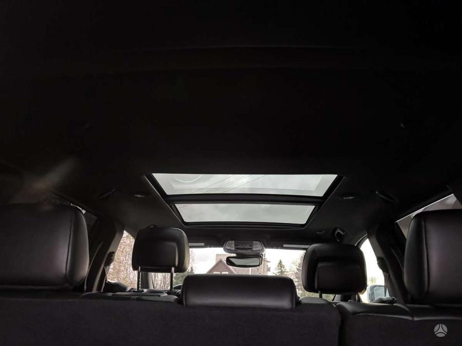 White Jeep Grand Cherokee 2018 in Klaipeda, with an engine capacity of 5.65 L and mileage of 109 thousand km for 26990 €, photo 29 on AUTOMOTO.COM.LV