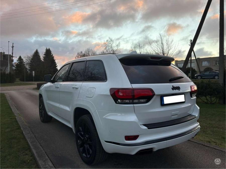 Balts Jeep Grand Cherokee 2018 Klaipėda, ar dzinēja tilpumu 5.65 L un nobraukumu 109 tūkst. km par 26990 €, foto 8 vietnē AUTOMOTO.COM.LV