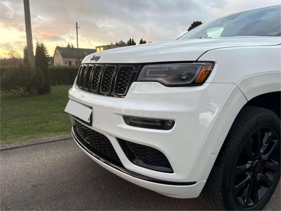 Balts Jeep Grand Cherokee 2018 Klaipėda, ar dzinēja tilpumu 5.65 L un nobraukumu 109 tūkst. km par 26990 €, foto 11 vietnē AUTOMOTO.COM.LV