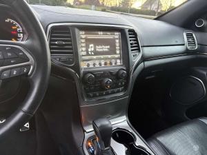 Balts Jeep Grand Cherokee 2018 Klaipėda, ar dzinēja tilpumu 5.65 L un nobraukumu 109 tūkst. km par 26990 €, foto 18 vietnē AUTOMOTO.COM.LV