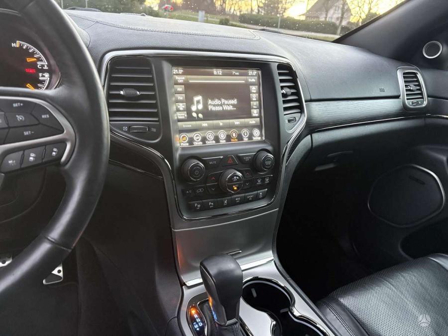 Balts Jeep Grand Cherokee 2018 Klaipėda, ar dzinēja tilpumu 5.65 L un nobraukumu 109 tūkst. km par 26990 €, foto 18 vietnē AUTOMOTO.COM.LV