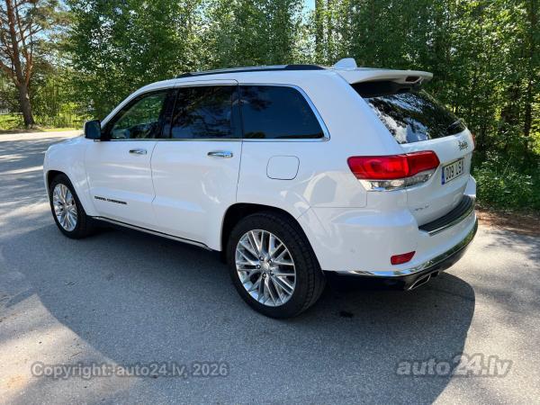 White Jeep Grand Cherokee 2018 in Tallinn, with an engine capacity of 3.00 L and mileage of 19 thousand km for 19900 €, photo 3 on AUTOMOTO.COM.LV