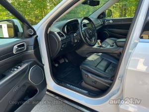 Balts Jeep Grand Cherokee 2018 Tallina, ar dzinēja tilpumu 3.00 L un nobraukumu 19 tūkst. km par 19900 €, foto 5 vietnē AUTOMOTO.COM.LV