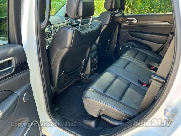 White Jeep Grand Cherokee 2018 in Tallinn, with an engine capacity of 3.00 L and mileage of 19 thousand km for 19900 €, photo 6 on AUTOMOTO.COM.LV