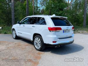 Balts Jeep Grand Cherokee 2018 Tallina, ar dzinēja tilpumu 3.00 L un nobraukumu 19 tūkst. km par 19900 €, foto 12 vietnē AUTOMOTO.COM.LV