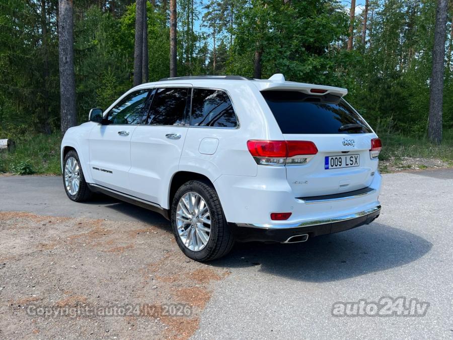 Balts Jeep Grand Cherokee 2018 Tallina, ar dzinēja tilpumu 3.00 L un nobraukumu 19 tūkst. km par 19900 €, foto 12 vietnē AUTOMOTO.COM.LV