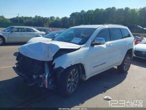 White Jeep Grand Cherokee 2018 in Kretinga, with an engine capacity of 5.70 L and mileage of 211 thousand km for 8999 €, photo 4 on AUTOMOTO.COM.LV