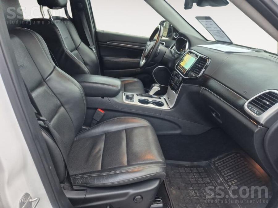 Balts Jeep Grand Cherokee 2019 Rīga, ar dzinēja tilpumu 3.00 L un nobraukumu 144 tūkst. km par 3000 €, foto 6 vietnē AUTOMOTO.COM.LV