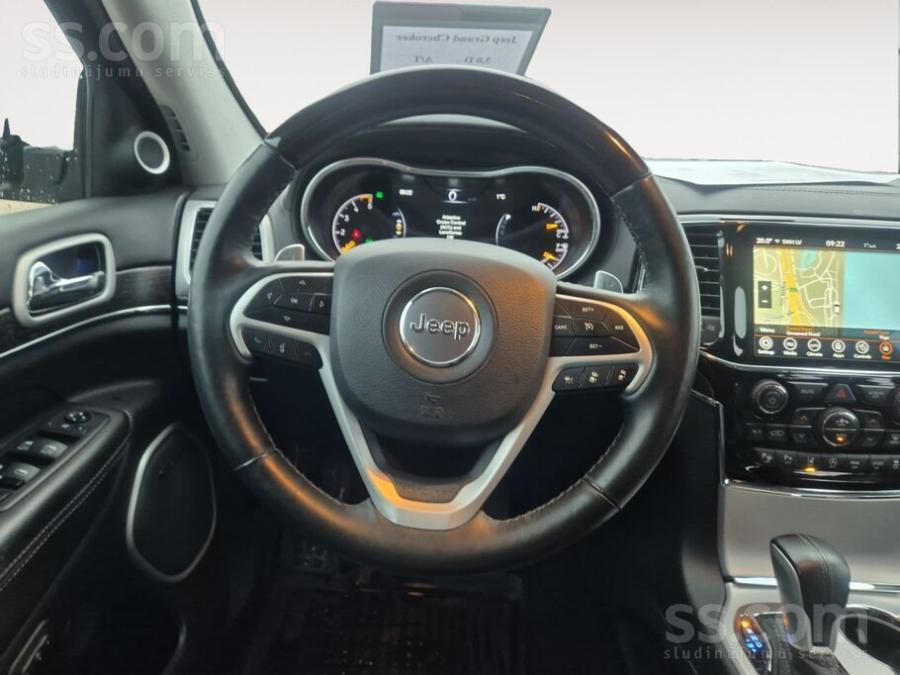 Balts Jeep Grand Cherokee 2019 Rīga, ar dzinēja tilpumu 3.00 L un nobraukumu 144 tūkst. km par 3000 €, foto 12 vietnē AUTOMOTO.COM.LV