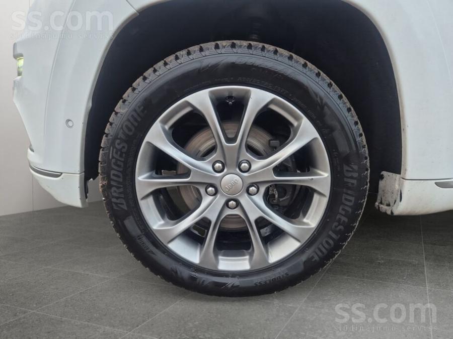 Balts Jeep Grand Cherokee 2019 Rīga, ar dzinēja tilpumu 3.00 L un nobraukumu 144 tūkst. km par 3000 €, foto 15 vietnē AUTOMOTO.COM.LV