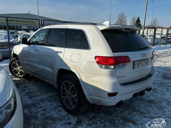 White Jeep Grand Cherokee 2019 in Avizieniai, with an engine capacity of 5.70 L and mileage of 143 thousand km for 21900 €, photo 2 on AUTOMOTO.COM.LV