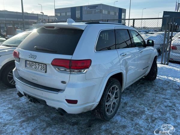 White Jeep Grand Cherokee 2019 in Avizieniai, with an engine capacity of 5.70 L and mileage of 143 thousand km for 21900 €, photo 3 on AUTOMOTO.COM.LV