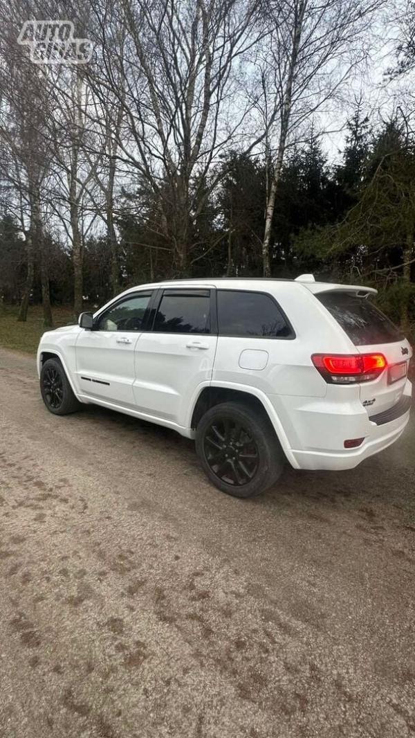 Balts Jeep Grand Cherokee 2019 Klaipėda, ar dzinēja tilpumu 3.60 L un nobraukumu 65 tūkst. km par 18800 €, foto 5 vietnē AUTOMOTO.COM.LV