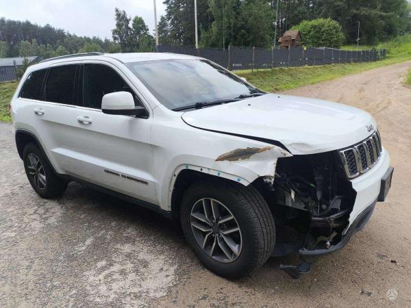 White Jeep Grand Cherokee 2019 in Vilnius, with an engine capacity of 3.60 L and mileage of 113 thousand km for 10500 €, photo 6 on AUTOMOTO.COM.LV