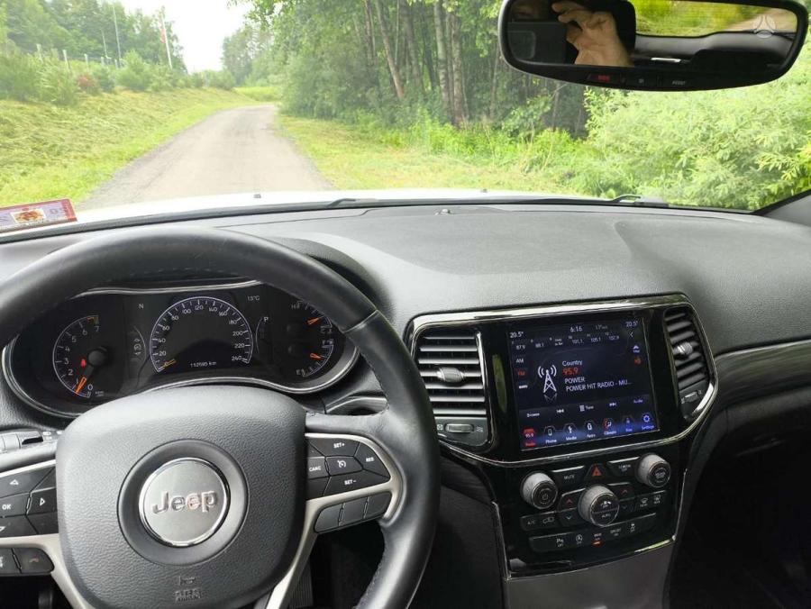 Белый Джип Гранд Чероки 2019 в Вильнюс, объемом двигателя 3.60 л и пробегом 113 тыс. км за 10500 €, фото 8 на AUTOMOTO.COM.LV