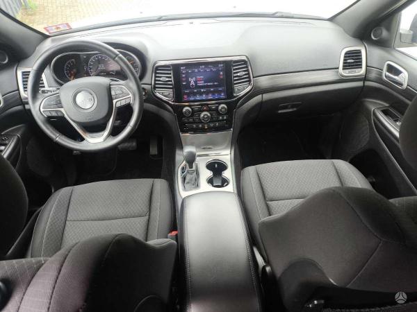 White Jeep Grand Cherokee 2019 in Vilnius, with an engine capacity of 3.60 L and mileage of 113 thousand km for 10500 €, photo 9 on AUTOMOTO.COM.LV