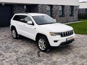 White Jeep Grand Cherokee 2019 in Kaunas, with an engine capacity of 3.60 L and mileage of 217 thousand km for 16600 €, photo  on AUTOMOTO.COM.LV