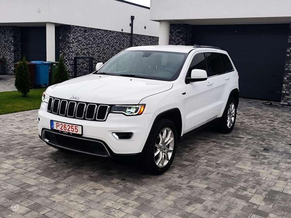 White Jeep Grand Cherokee 2019 in Kaunas, with an engine capacity of 3.60 L and mileage of 217 thousand km for 16600 €, photo 2 on AUTOMOTO.COM.LV