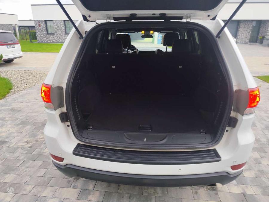 Balts Jeep Grand Cherokee 2019 Kauņa, ar dzinēja tilpumu 3.60 L un nobraukumu 217 tūkst. km par 16600 €, foto 14 vietnē AUTOMOTO.COM.LV