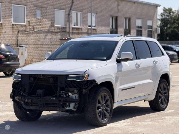 Balts Jeep Grand Cherokee 2019 Šauļi, ar dzinēja tilpumu 3.60 L un nobraukumu 243 tūkst. km par 12900 €, foto 3 vietnē AUTOMOTO.COM.LV