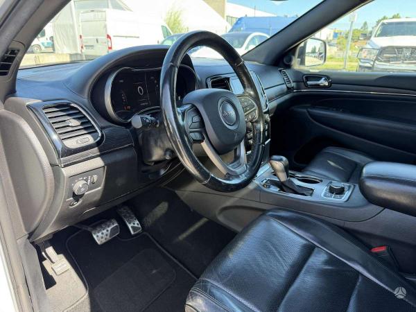 Balts Jeep Grand Cherokee 2019 Šauļi, ar dzinēja tilpumu 3.60 L un nobraukumu 243 tūkst. km par 12900 €, foto 7 vietnē AUTOMOTO.COM.LV
