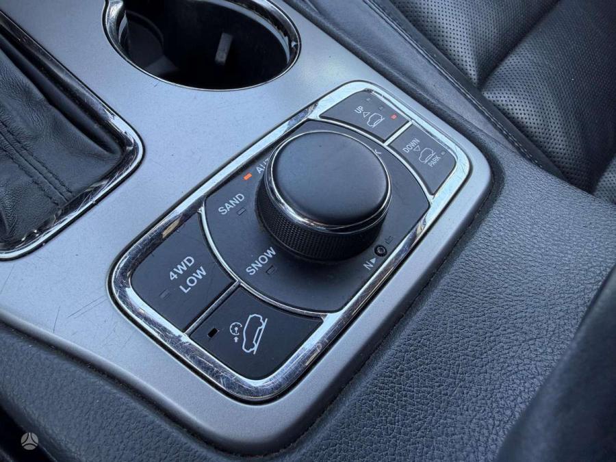 Balts Jeep Grand Cherokee 2019 Šauļi, ar dzinēja tilpumu 3.60 L un nobraukumu 243 tūkst. km par 12900 €, foto 15 vietnē AUTOMOTO.COM.LV