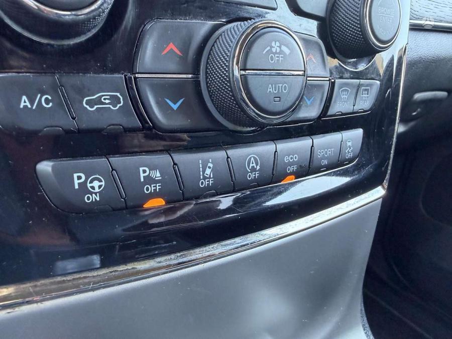 Balts Jeep Grand Cherokee 2019 Šauļi, ar dzinēja tilpumu 3.60 L un nobraukumu 243 tūkst. km par 12900 €, foto 16 vietnē AUTOMOTO.COM.LV