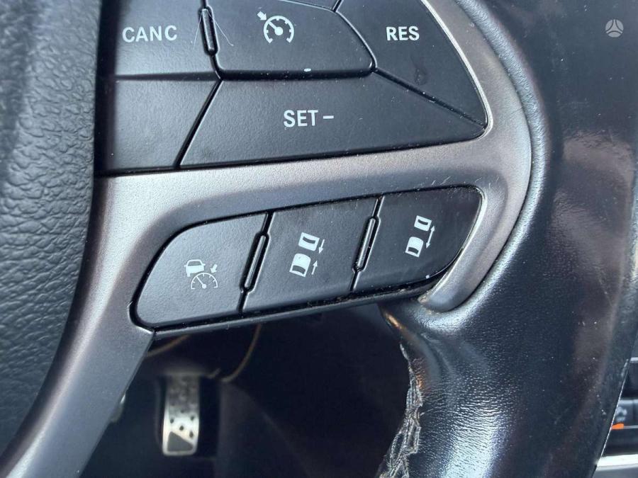 Balts Jeep Grand Cherokee 2019 Šauļi, ar dzinēja tilpumu 3.60 L un nobraukumu 243 tūkst. km par 12900 €, foto 17 vietnē AUTOMOTO.COM.LV