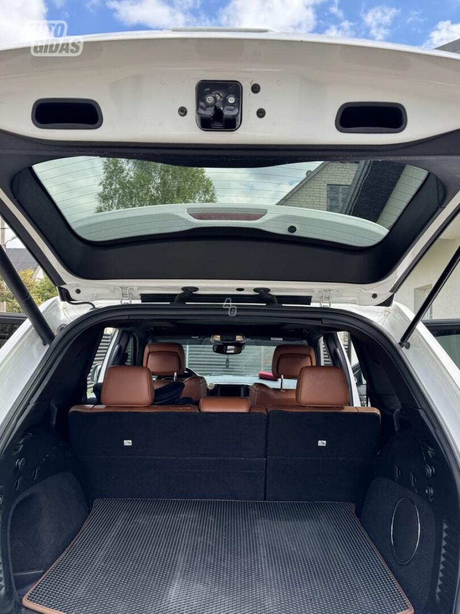 White Jeep Grand Cherokee 2019 in Mazeikiai, with an engine capacity of 6.40 L and mileage of 120 thousand km for 43500 €, photo 21 on AUTOMOTO.COM.LV