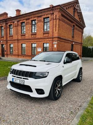 White Jeep Grand Cherokee 2019 in Mazeikiai, with an engine capacity of 6.40 L and mileage of 120 thousand km for 43500 €, photo 28 on AUTOMOTO.COM.LV