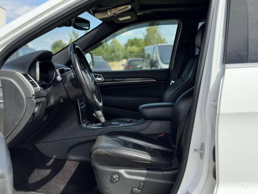 Белый Джип Гранд Чероки 2019 в Шяуляй, объемом двигателя 2.99 л и пробегом 115 тыс. км за 26900 €, фото 10 на AUTOMOTO.COM.LV