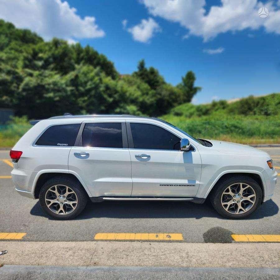 Balts Jeep Grand Cherokee 2019 Kauņa, ar dzinēja tilpumu 3.60 L un nobraukumu 105 tūkst. km par 18700 €, foto 1 vietnē AUTOMOTO.COM.LV