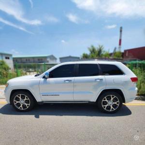 Balts Jeep Grand Cherokee 2019 Kauņa, ar dzinēja tilpumu 3.60 L un nobraukumu 105 tūkst. km par 18700 €, foto 3 vietnē AUTOMOTO.COM.LV
