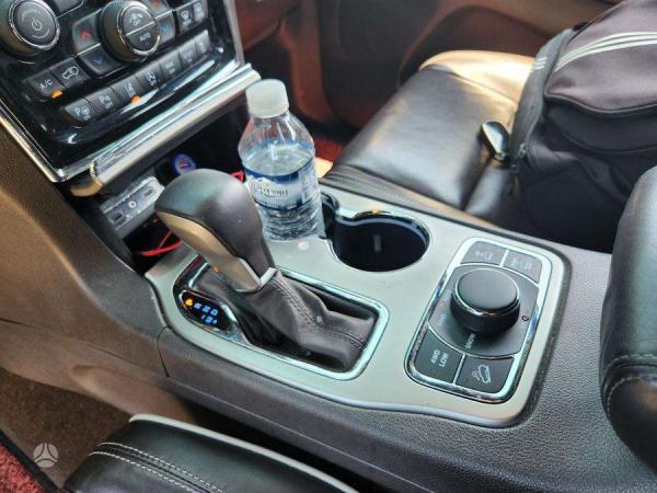 Balts Jeep Grand Cherokee 2019 Kauņa, ar dzinēja tilpumu 3.60 L un nobraukumu 105 tūkst. km par 18700 €, foto 8 vietnē AUTOMOTO.COM.LV