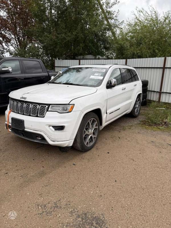Balts Jeep Grand Cherokee 2019 Viļņa, ar dzinēja tilpumu 3.60 L un nobraukumu 128 tūkst. km par 12500 €, foto 1 vietnē AUTOMOTO.COM.LV