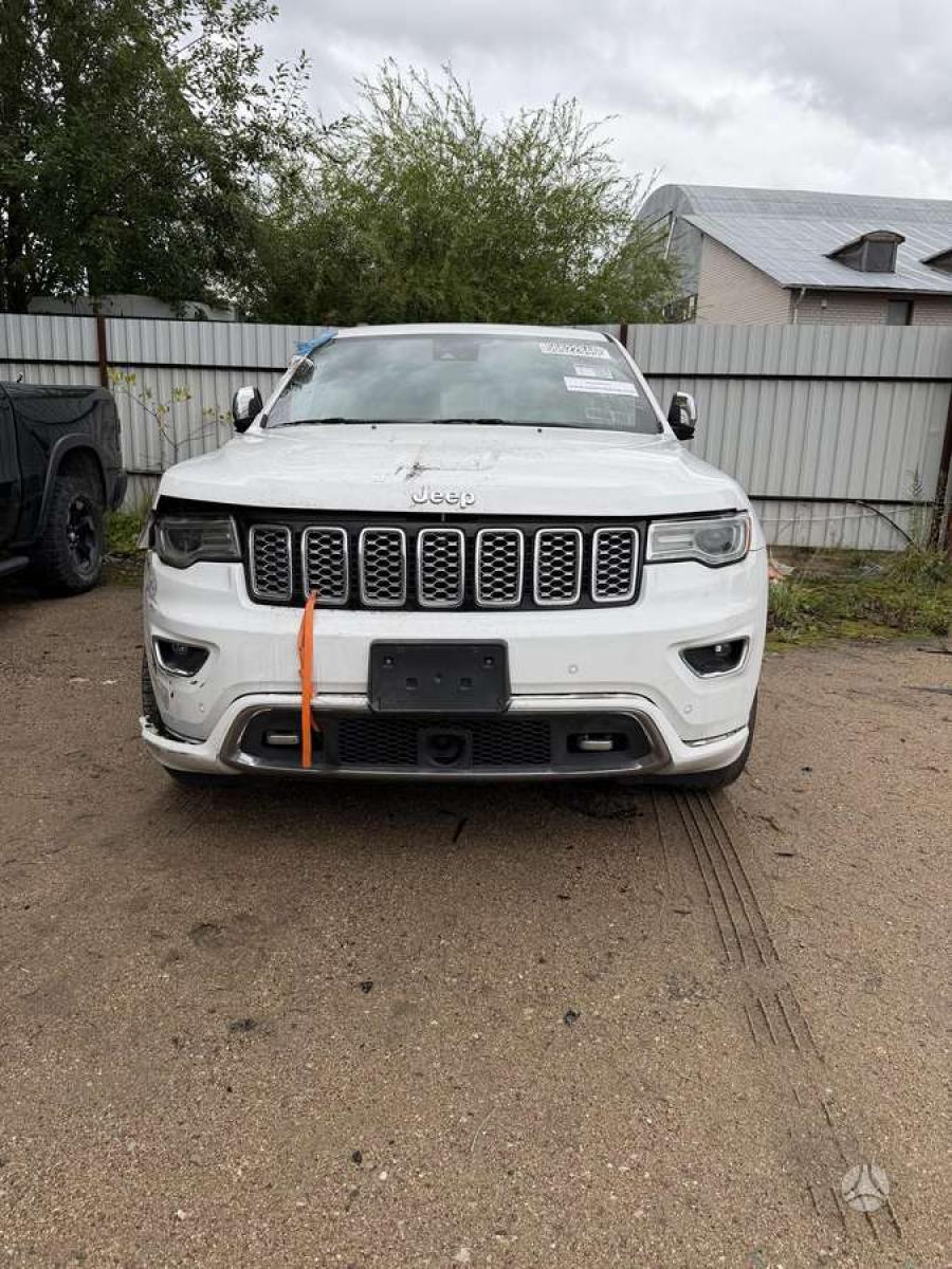 Balts Jeep Grand Cherokee 2019 Viļņa, ar dzinēja tilpumu 3.60 L un nobraukumu 128 tūkst. km par 12500 €, foto 3 vietnē AUTOMOTO.COM.LV